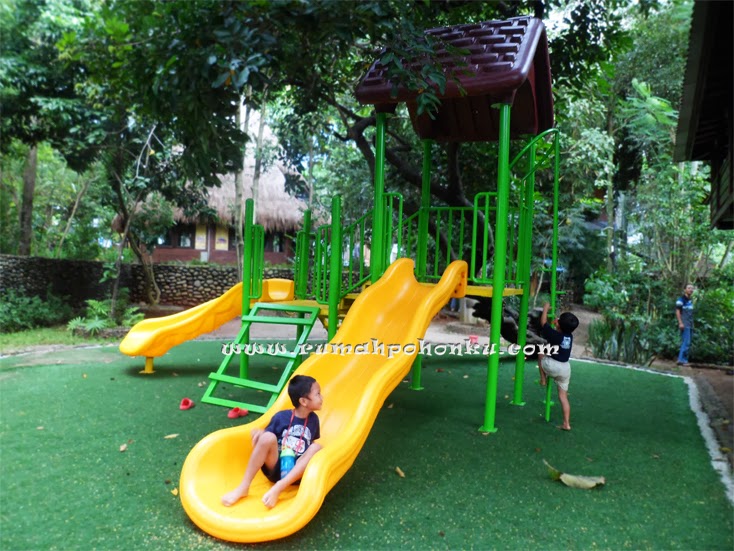 Playground Outdoor Besi: MAIN DAN BELAJAR DI SEKOLAH ALAM