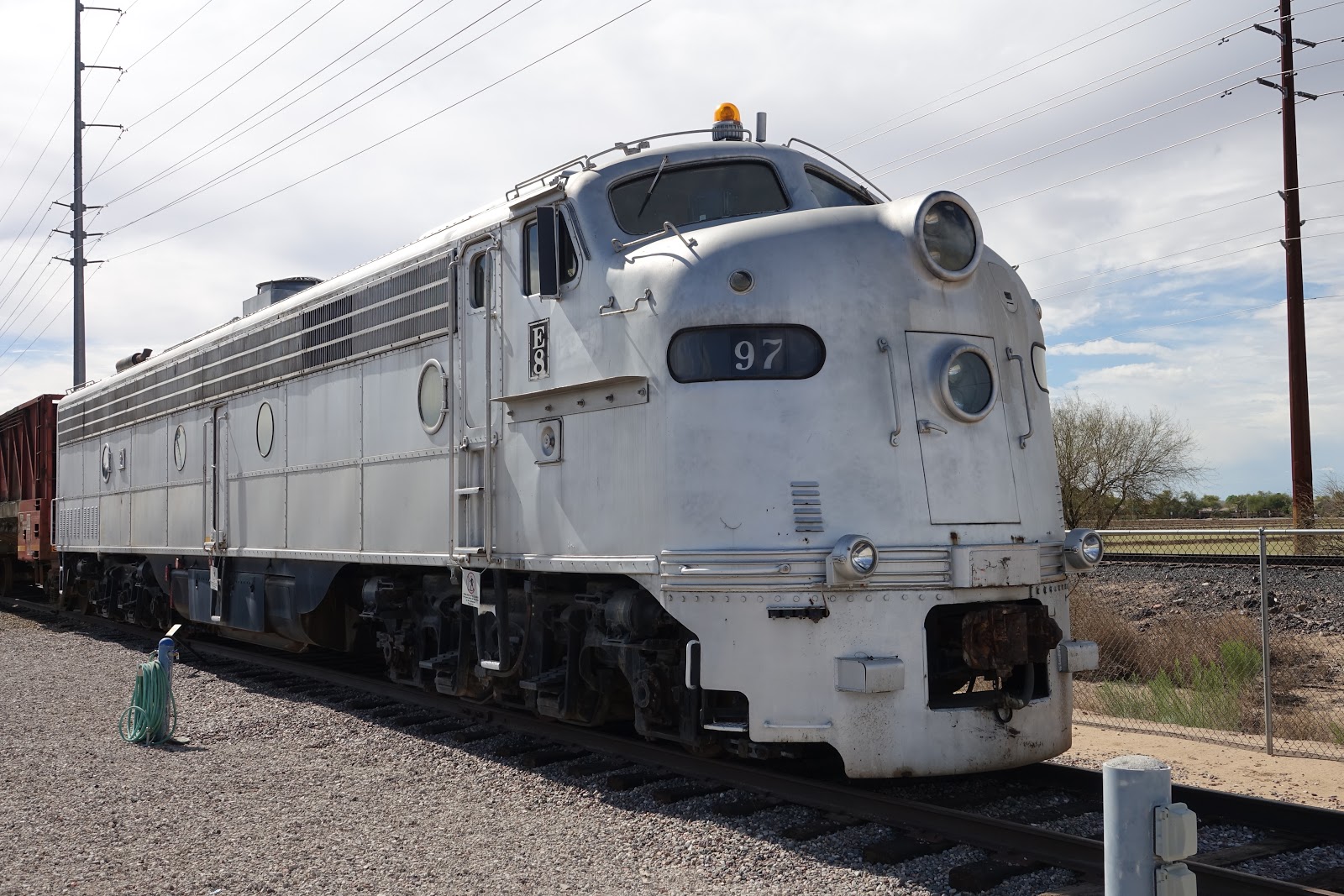 Blair's 鐵道攝影: CNW 5022 EDM E8