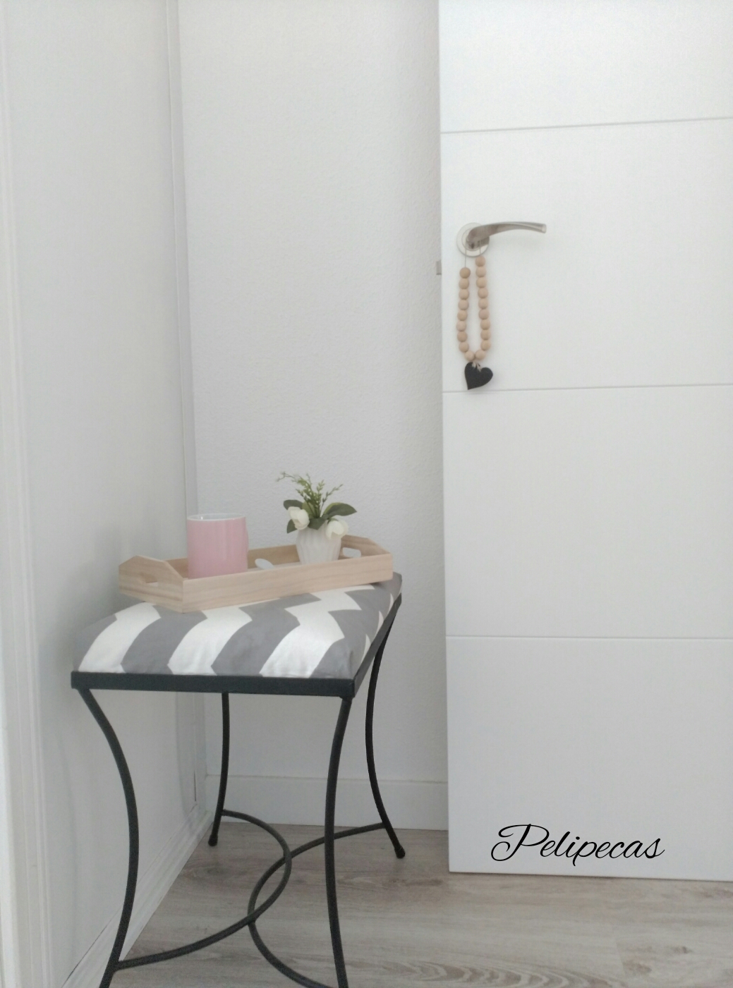 De visita a: La habitación de Almudena - Blanco y de madera