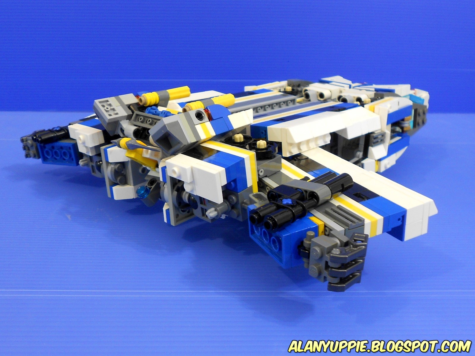 Alanyuppie's LEGO Transformers: LEGO Triple Changer Railrazor Part 1 of ...