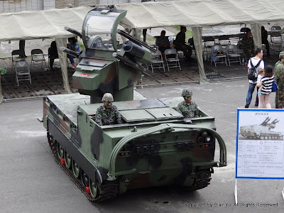 Blair's 軍事,警察及消防攝影: Chaparral 榭樹飛彈車(M730履帶載具)