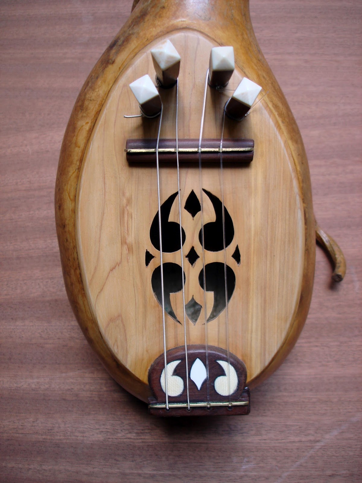 ARTESANÍA MUSICAL: Instrumento de calabaza