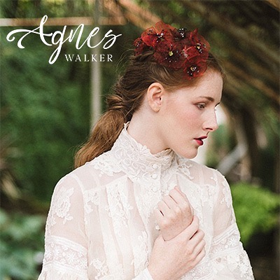 Barevné svatby: Ozdoby do vlasů a šperky - AGNES WALKER