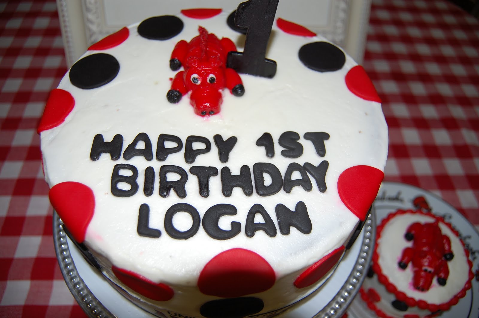 the freyed knot: Logan's 1st Birthday Party