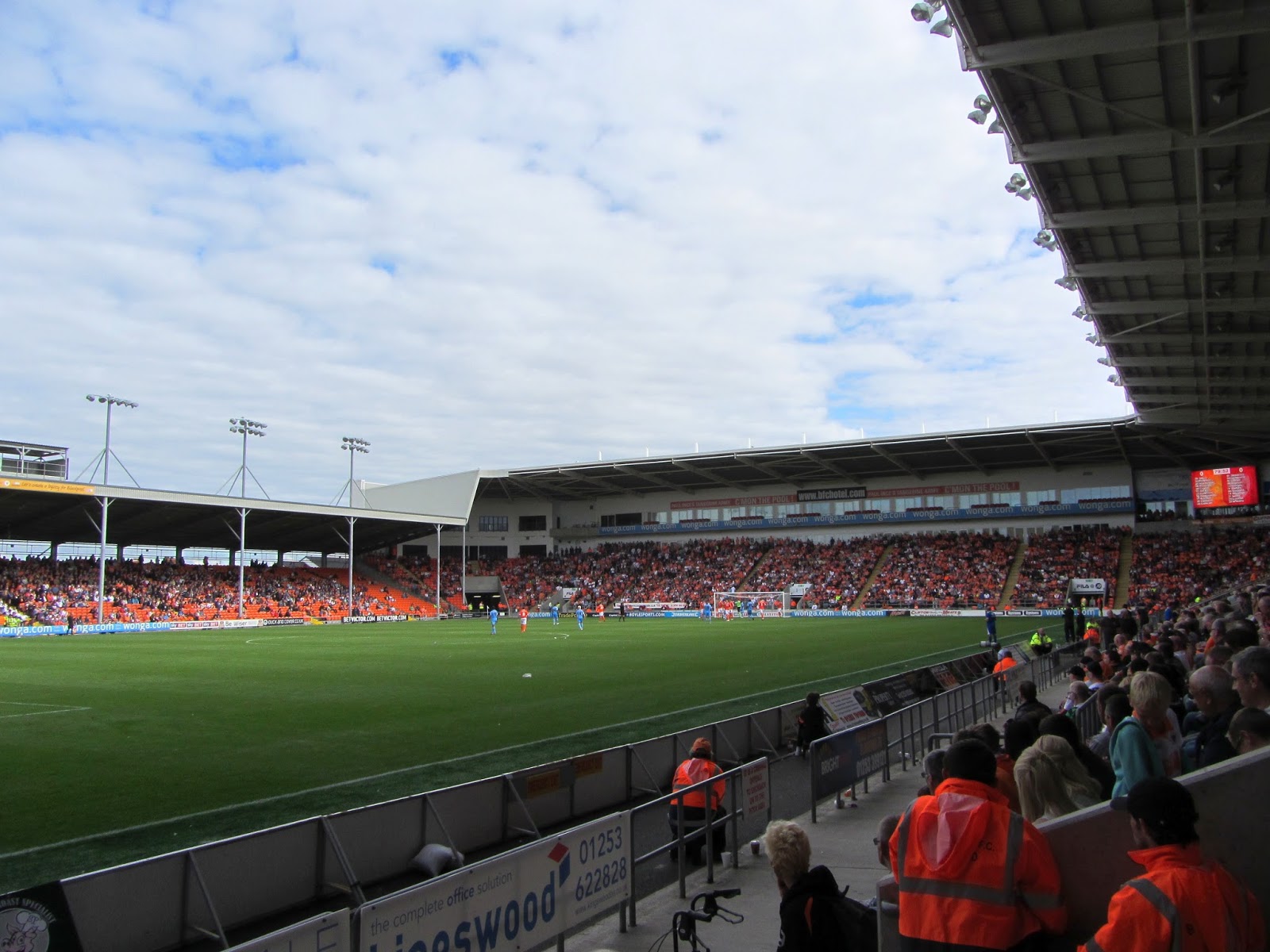 Groundhopper United: Ground #129 - Bloomfield Road