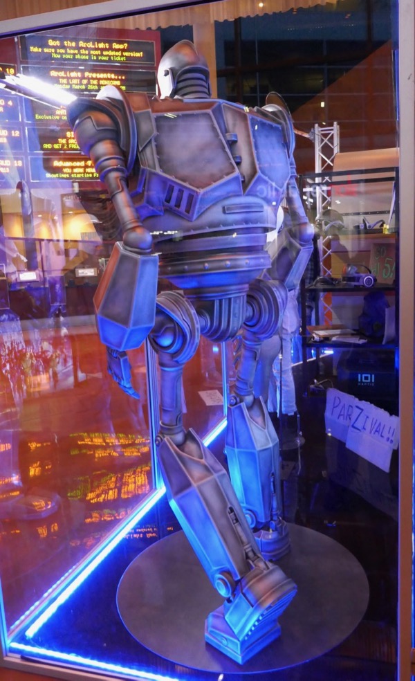 Hollywood Movie Costumes and Props: Ready Player One movie costumes and ...