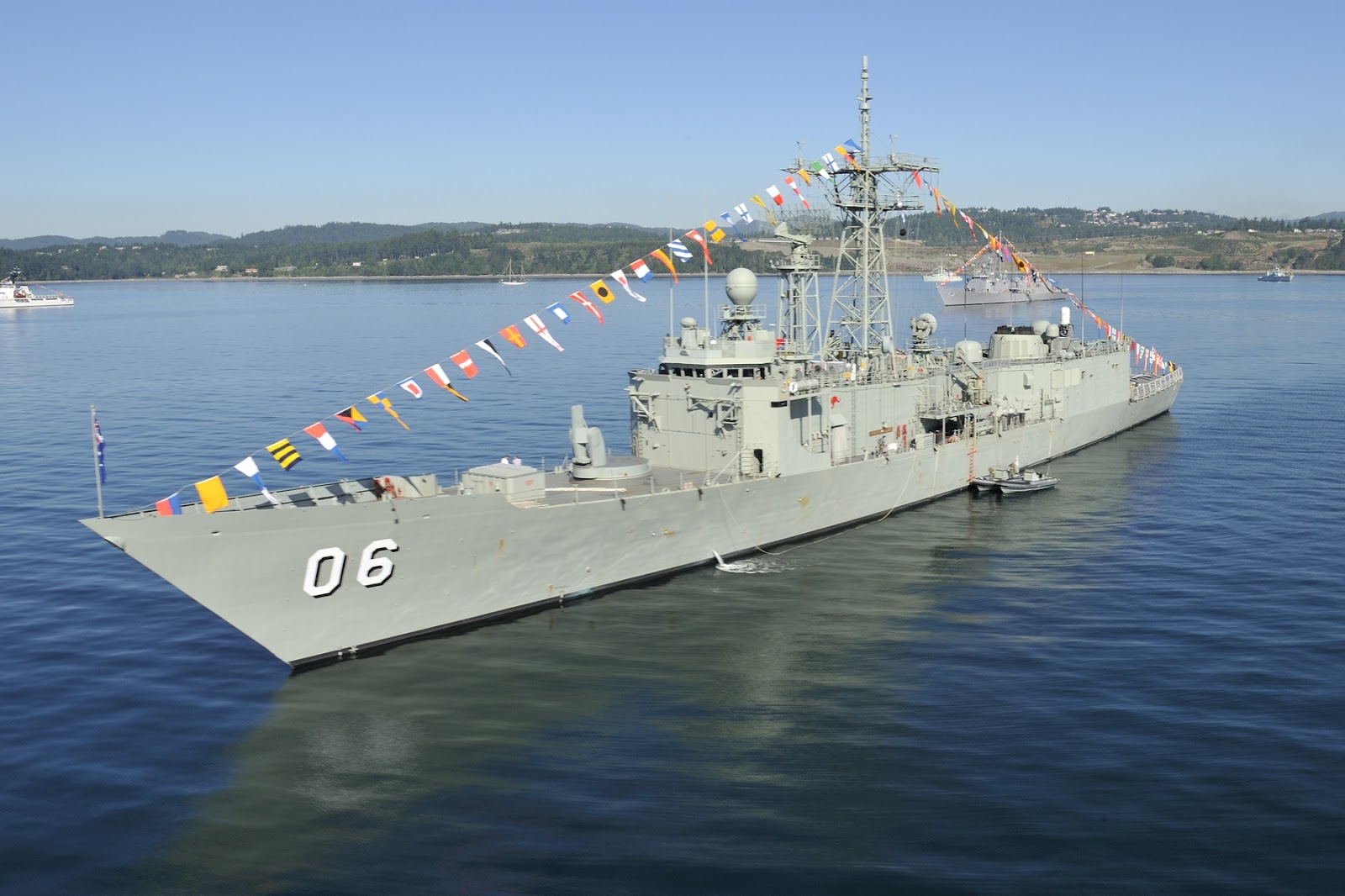 Underwater Centre ~ Dive Seychelles: A quick visit from HMAS NEWCASTLE