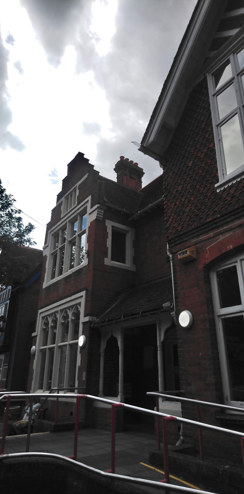 Vraie fiction: A haunted library