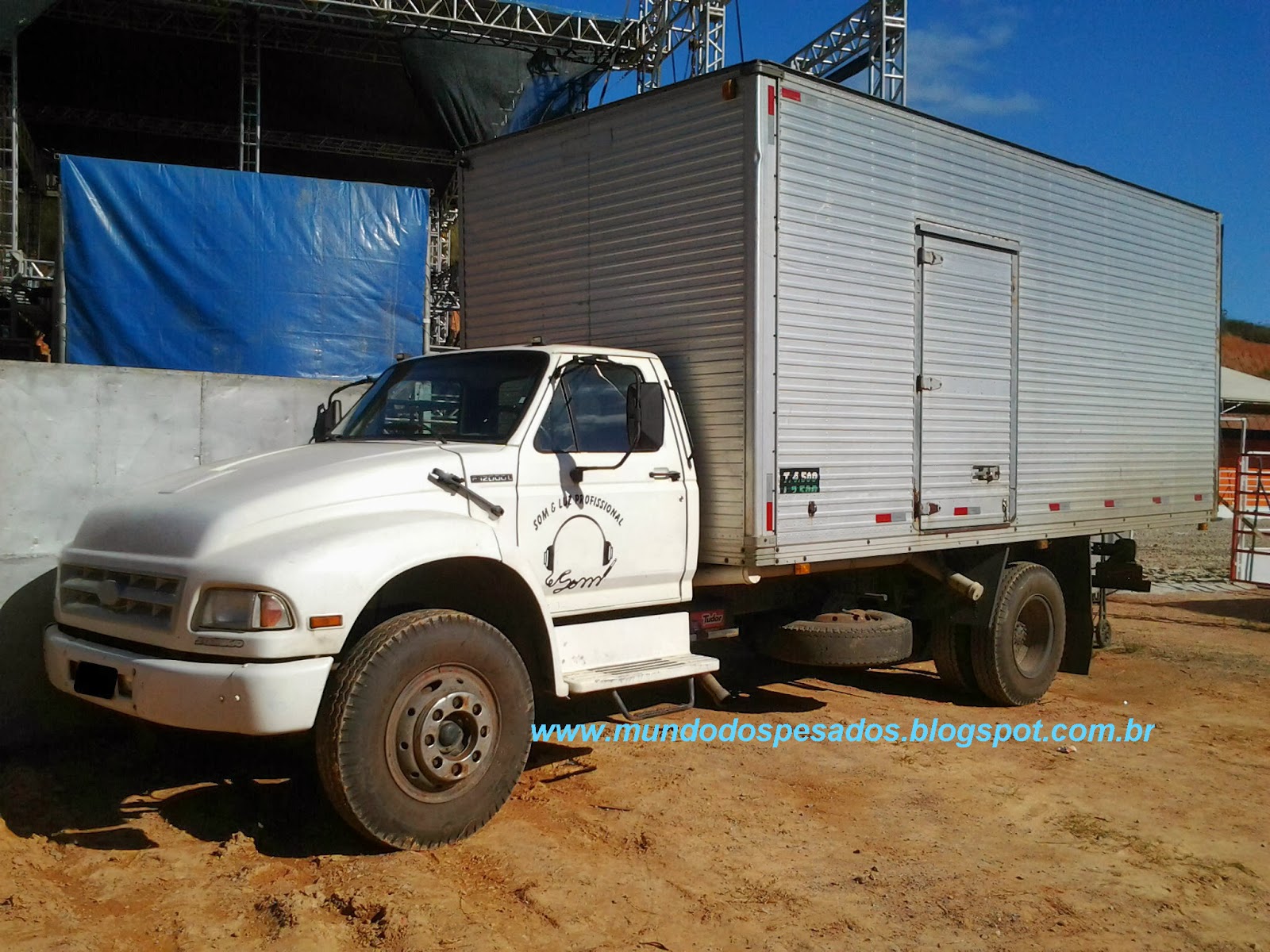 Mundo dos Pesados: Ford F-12000 L