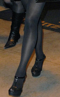 Celebrity Legs and Feet in Tights: Ashlee Simpson`s Legs and Feet in ...