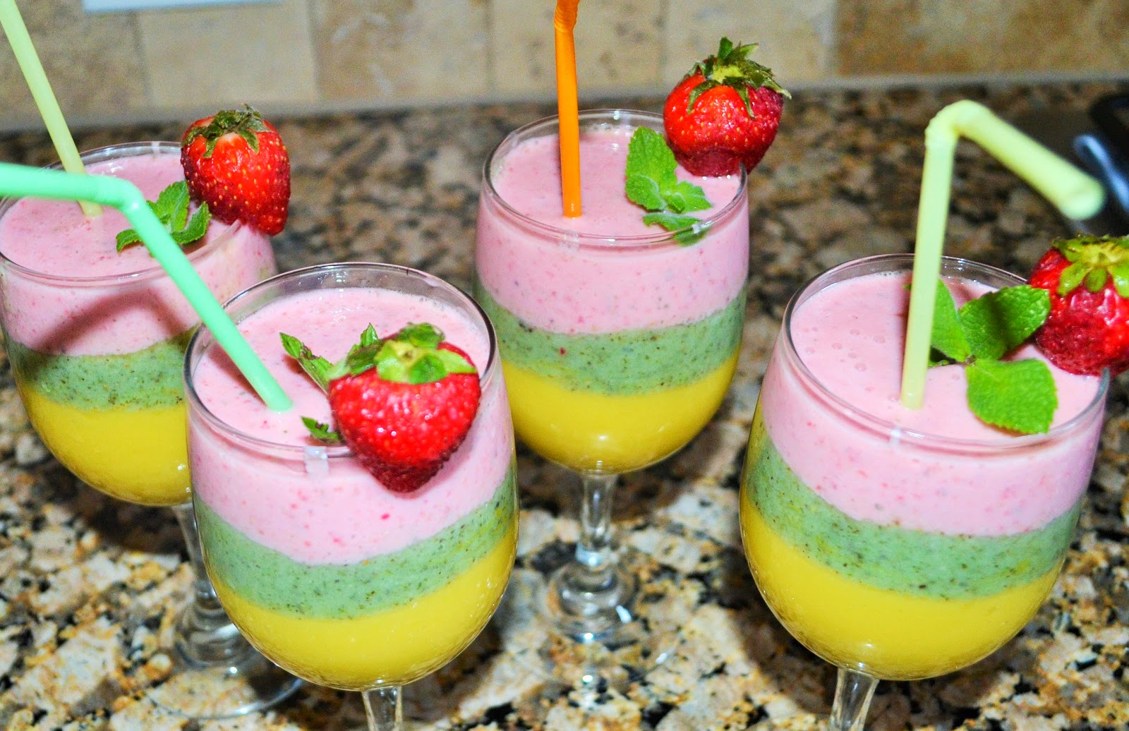 Siri's Kitchen: Three Layer Fruit Smoothie