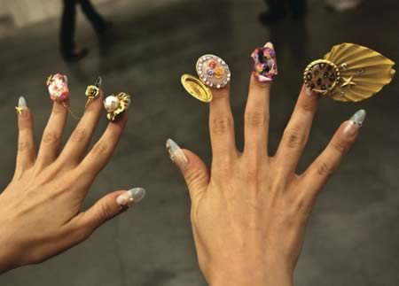 ...fashionITEKTURE...: INCREDIBLE, WEIRD AND OUTRAGEOUS NAIL ART!!!