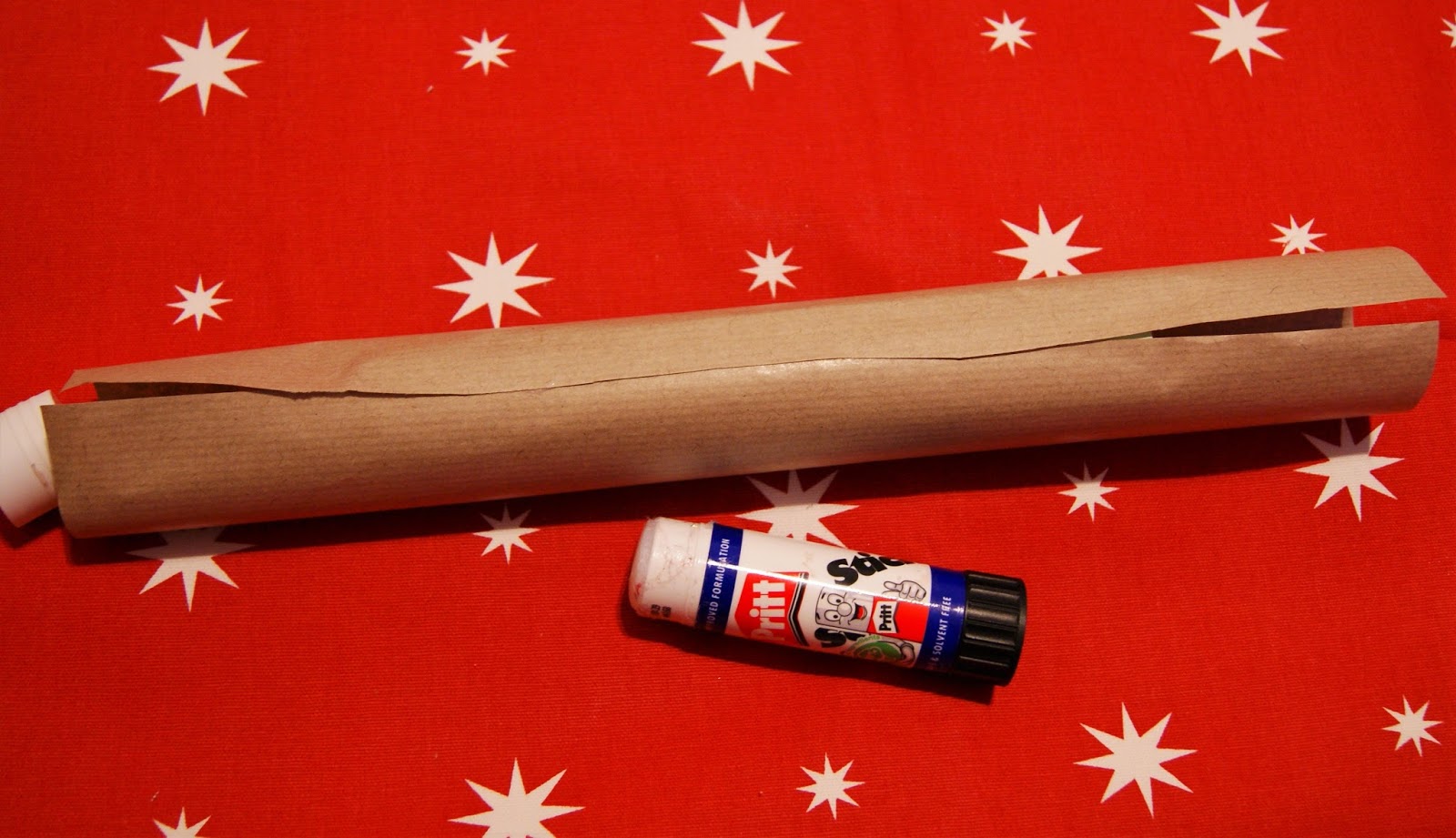 DIY CHRISTMAS DINNER TABLE CRACKERS - A Life With Frills