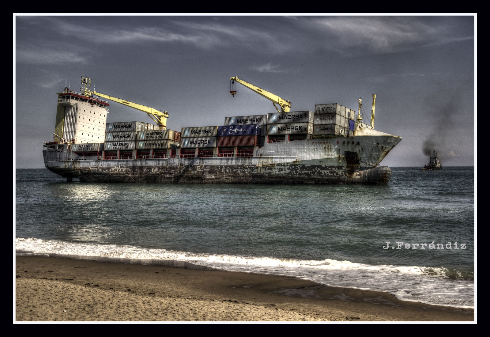 Barco encallado en Valencia