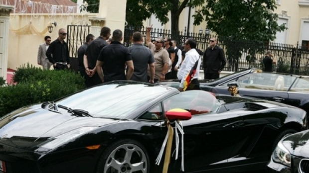 CLANUL TIGANESC CARPACI cu 144 de CASE istorice, aparat din umbra de ...