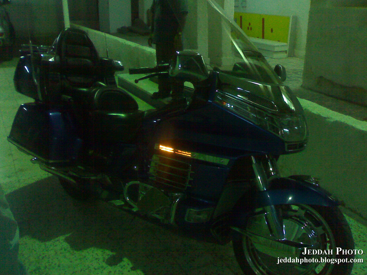 Jeddah Photo Blog: A Very heavy Bike