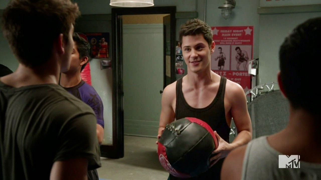 Skyler Maxon & Michael J. Willett on Faking It (2014) ~ DC's Men of the ...