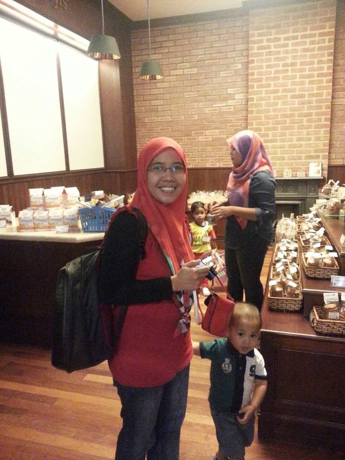 Alia umaira: Kilang Roti Gardenia, Kilang Cookies Beryl 's dan Farm In ...