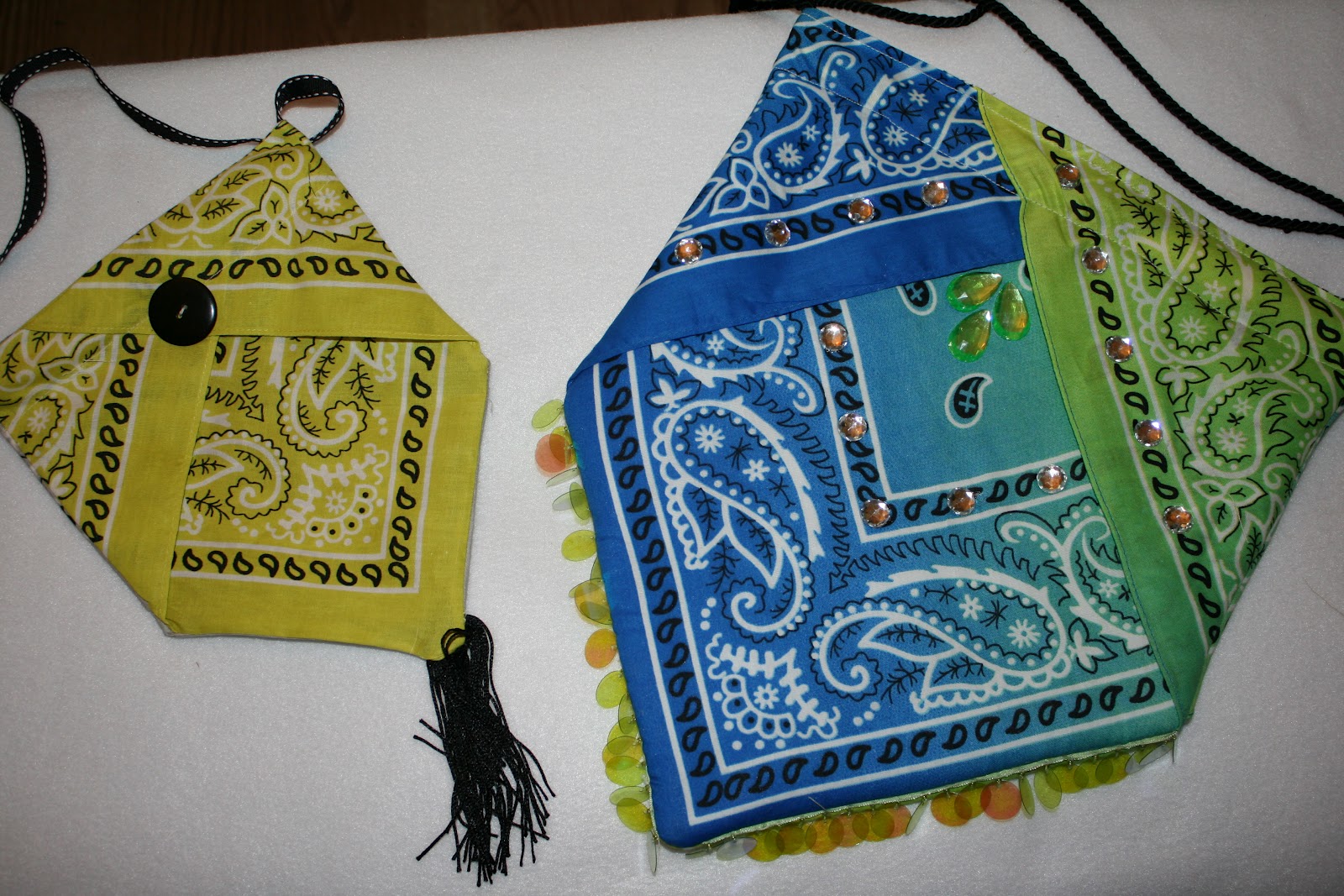 Buzzing and Bumbling: Bandana Snap Bag Tutorial