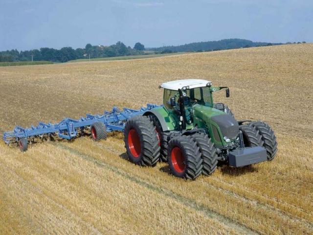 Punjabi Jatt86: World's Biggest Tractors Photos, World Big Tractors