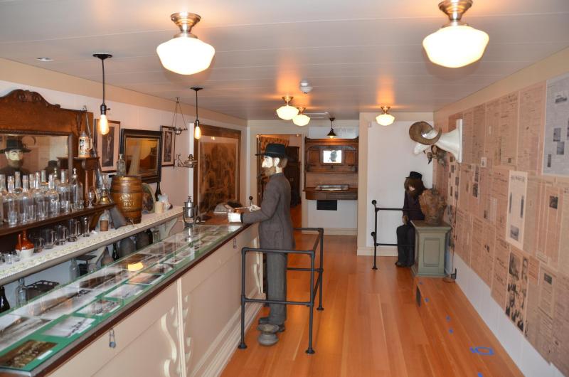 Soapy Smith's Soap Box: Soapy Smith's saloon; Jeff Smith's Parlor fully ...