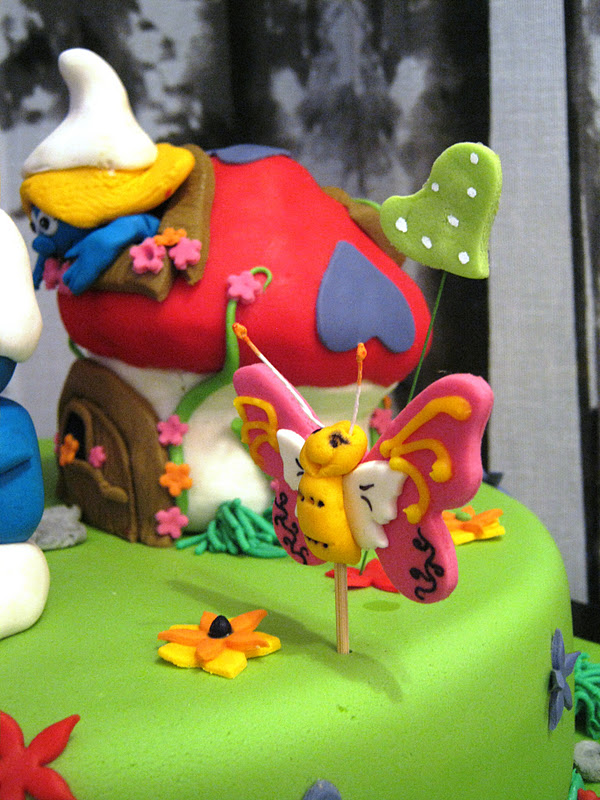 COMANDA TORT BUCURESTI: Tort Strumfi 2-Smurf cake