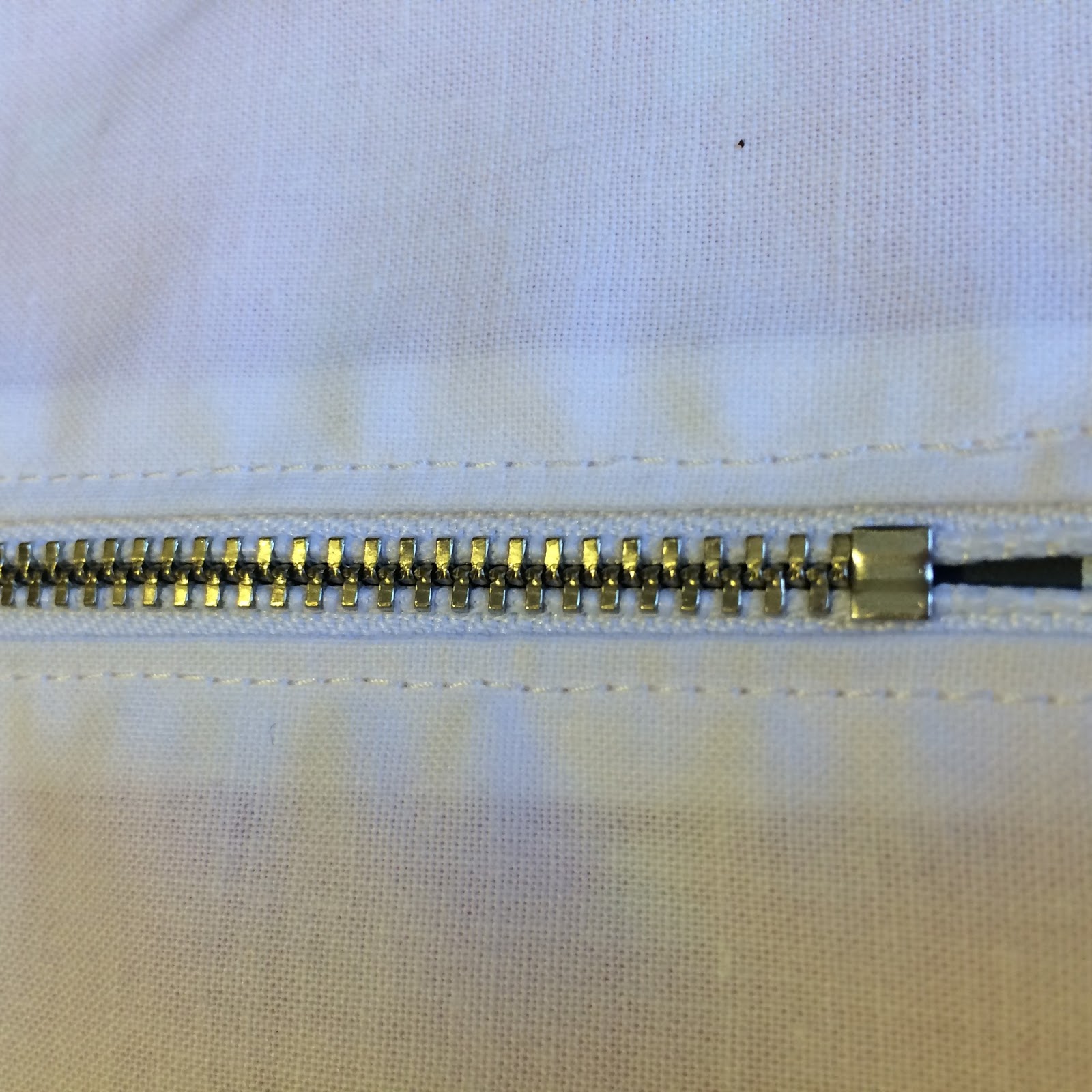 Unafrayed: "The Anything Zipper Pouch" Tutorial