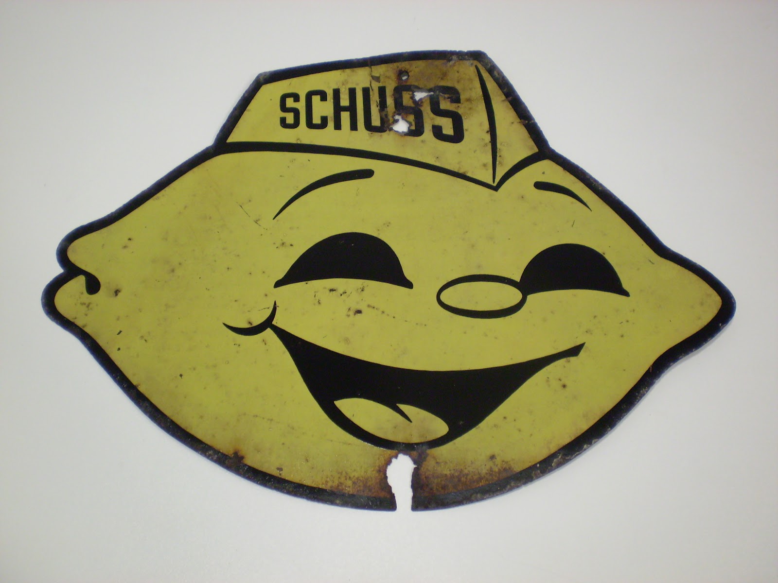 Vintagería: Cartel publicitario de gaseosas guipuzcoanas Schuss, años 50/60