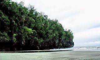 Pantai Tanjung Kayu Angin, Kolaka ( Sulawesi Tenggara ) ~ Mia Rusliana