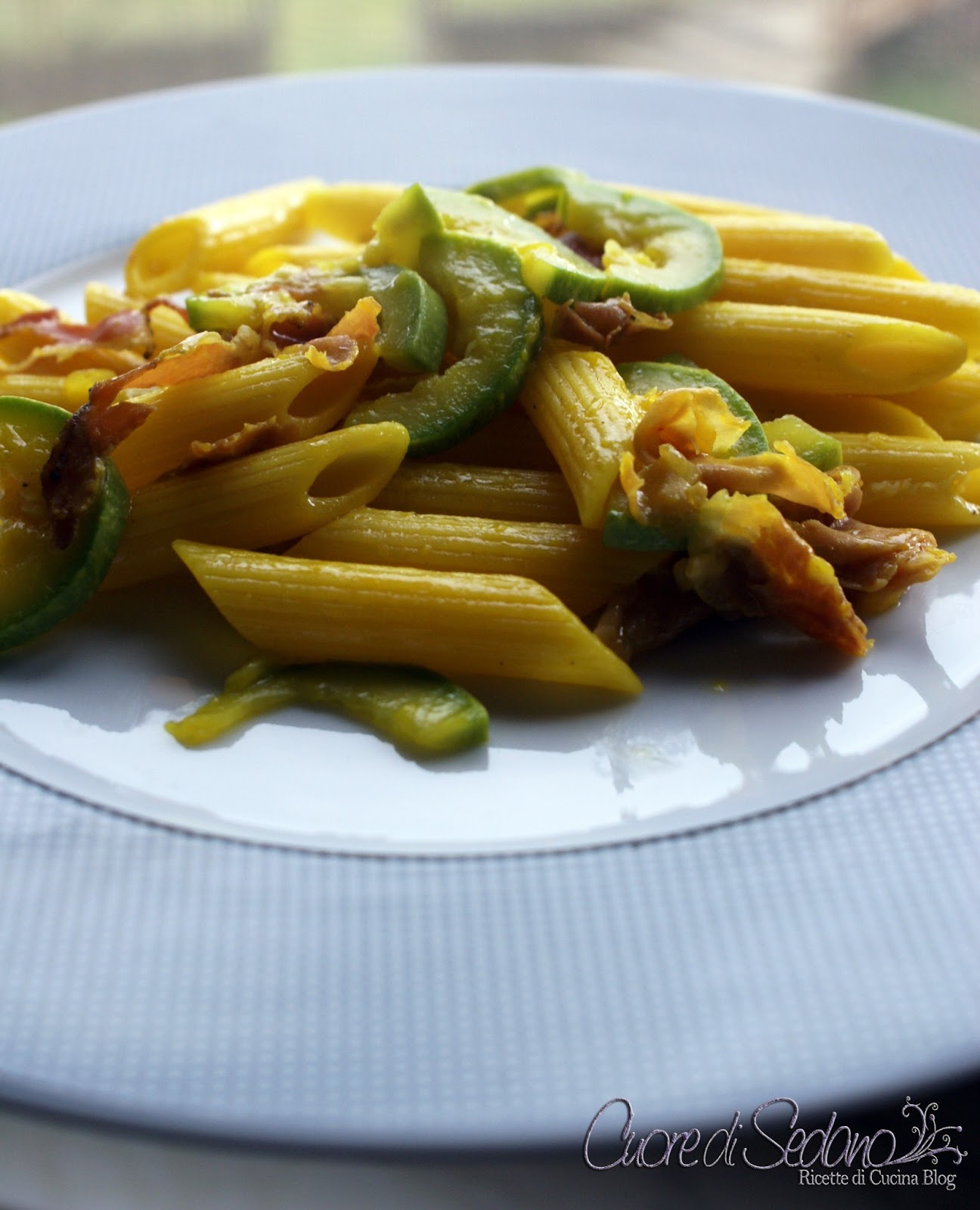 Penne rigate con zucchine, speck e zafferano - Cuore di Sedano