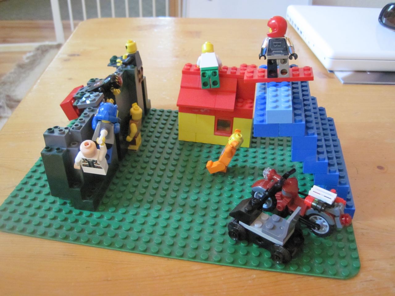 LEGO Quest Kids: Natural Disasters Photos