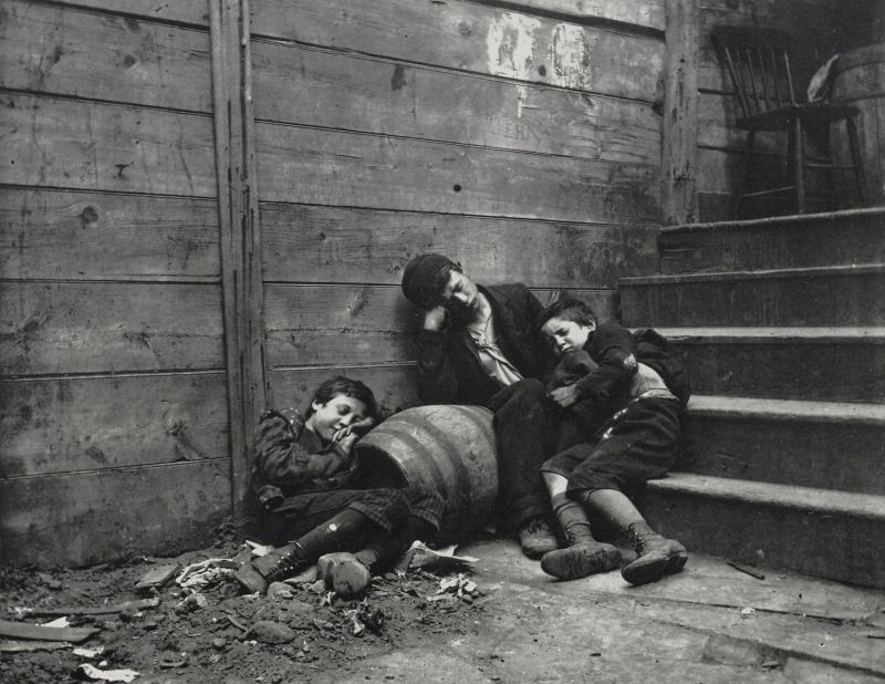 42 Incredible Vintage Photographs That Capture Slum Life In New York
