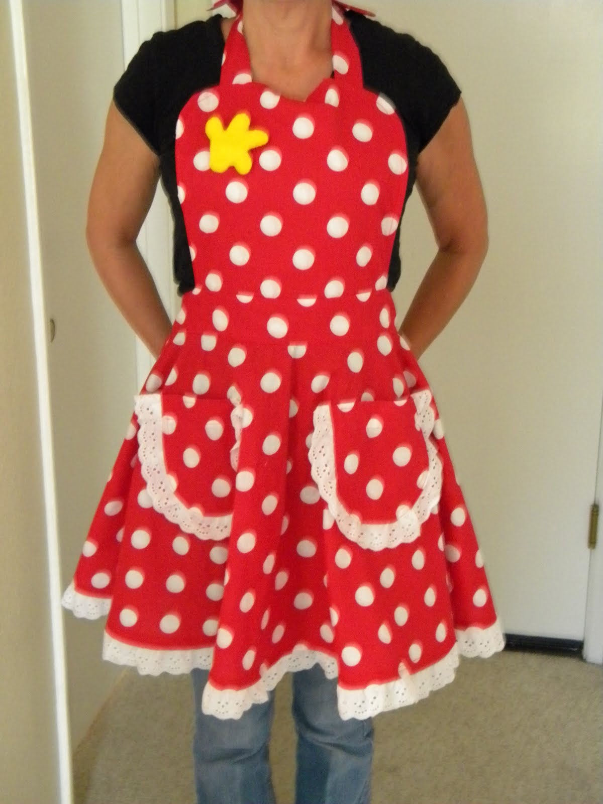 daze of grace: Minnie Mouse style Apron
