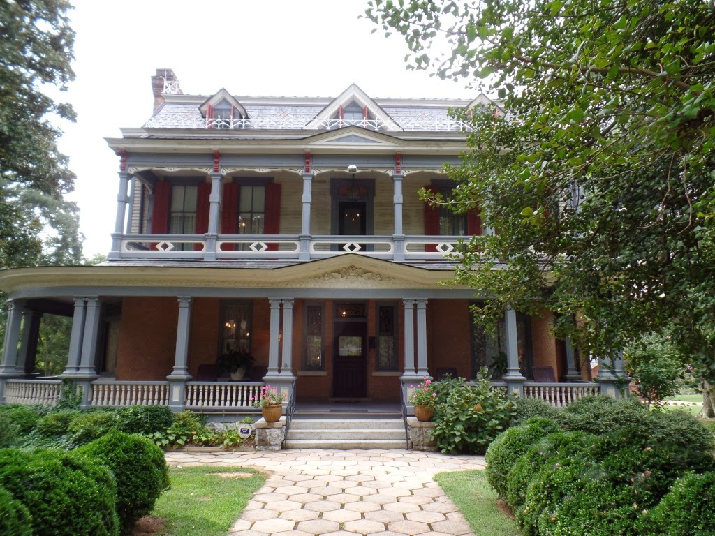 Andrew's Architecture Adventure: Roselawn- Home of Sam Jones