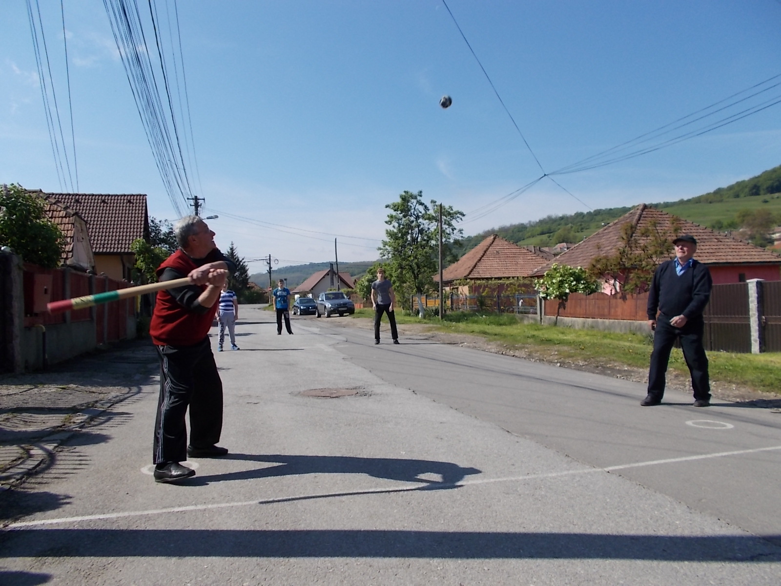 FOTO și VIDEO: Zeci de medieșeni au participat la jocul de oină, în ...