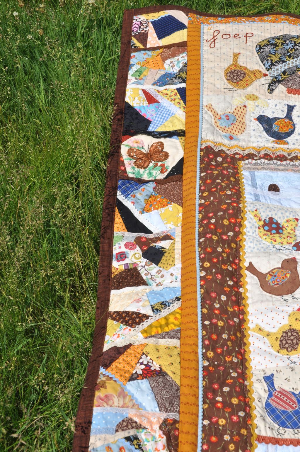 COLOURS AND FABRICS: 'Foep' quilt with crazy borders finished!