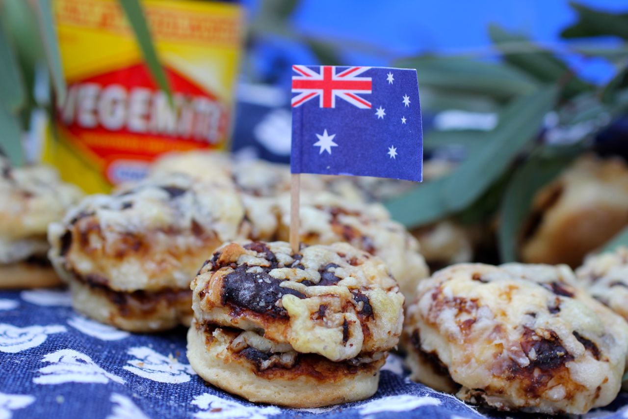 Green Gourmet Giraffe: Cheeseymite scones for Australia Day