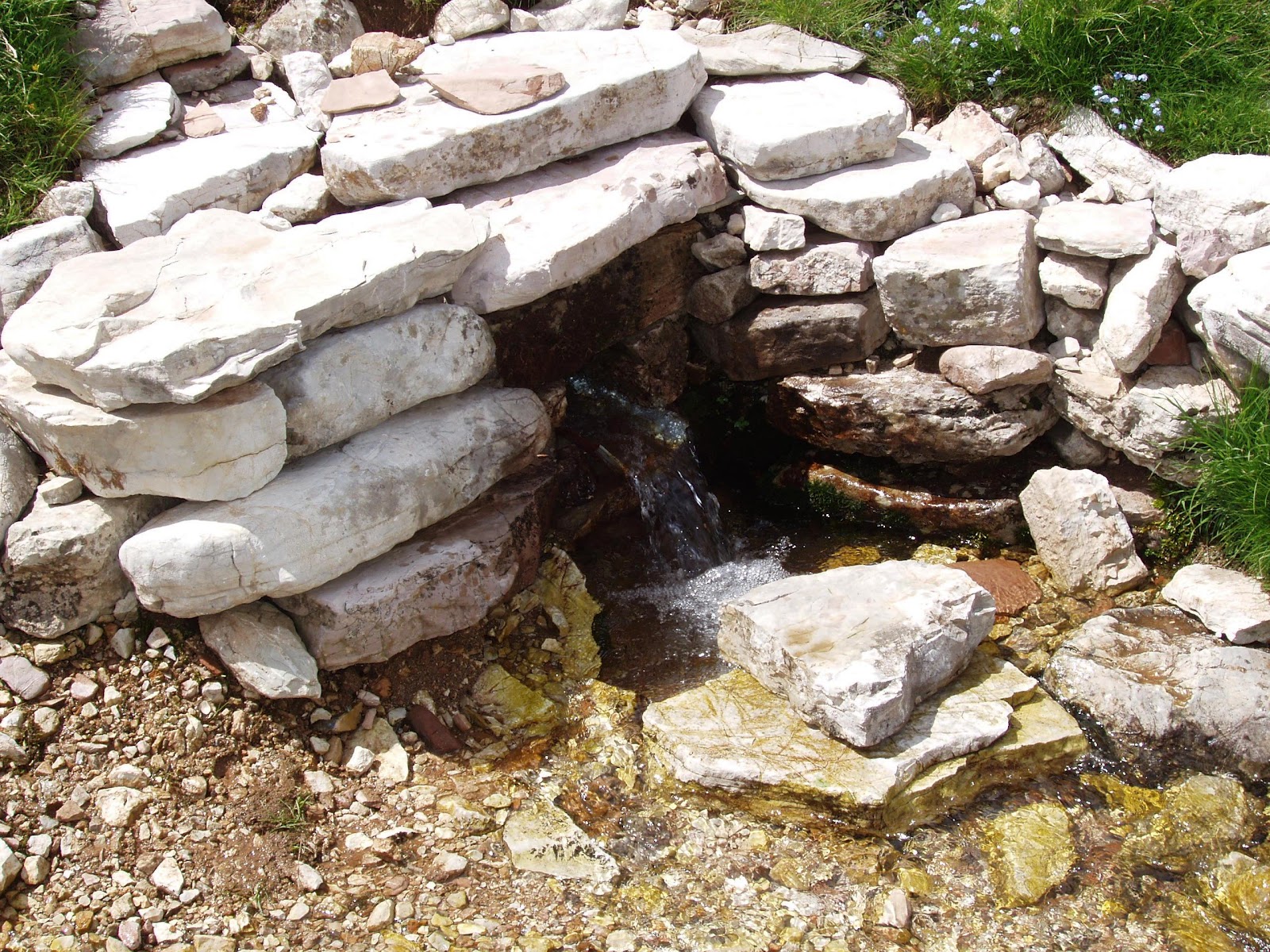 aspropotamosnews.blogspot.com: ΔΡΑΚΟΛΙΜΝΗ ΒΕΡΛΙΓΚΑ! ΜΕΤΑΞΥ ΟΥΡΑΝΟΥ ΚΑΙ ΓΗΣ!