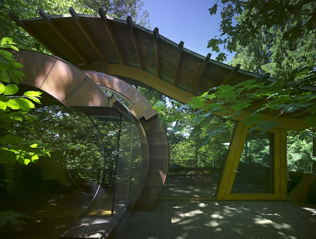 I Have Seen The Whole Of The Internet: Swirly Whirly House