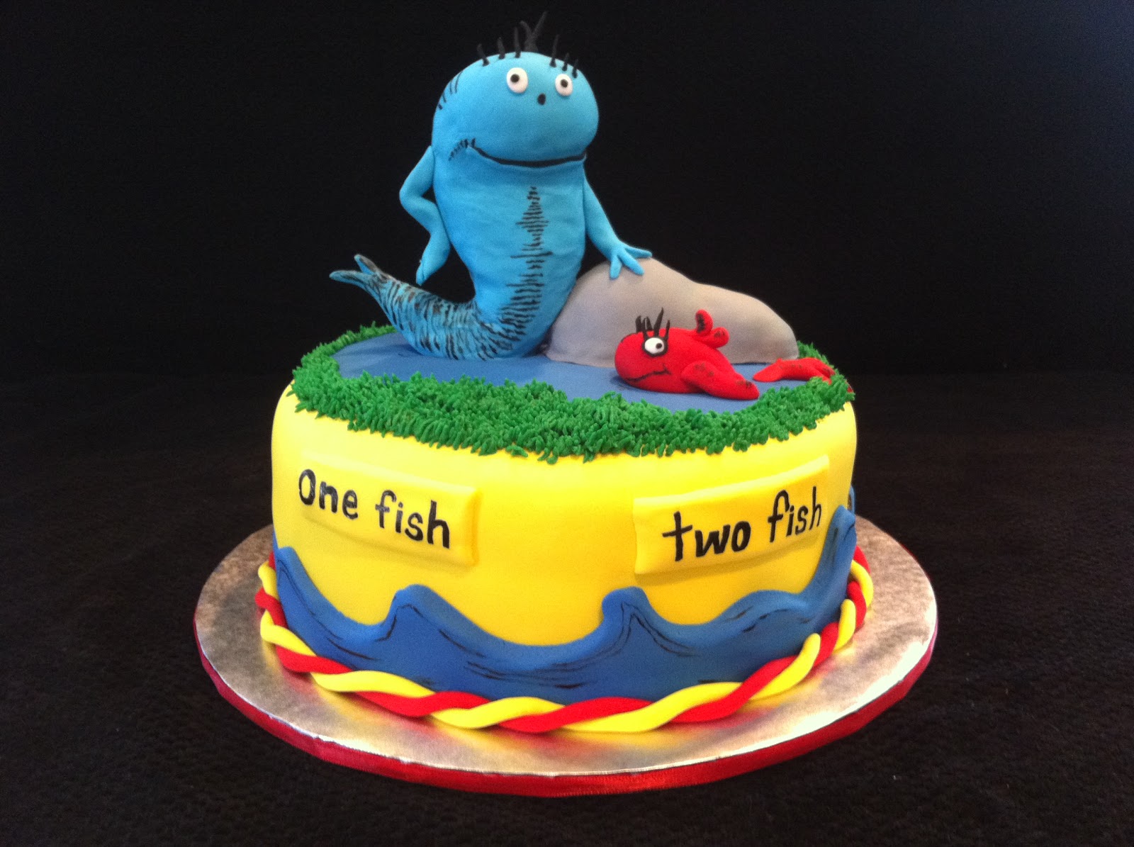 Taryne's Tasty Treats: One Fish, Two Fish, Red Fish, Blue Fish Cake