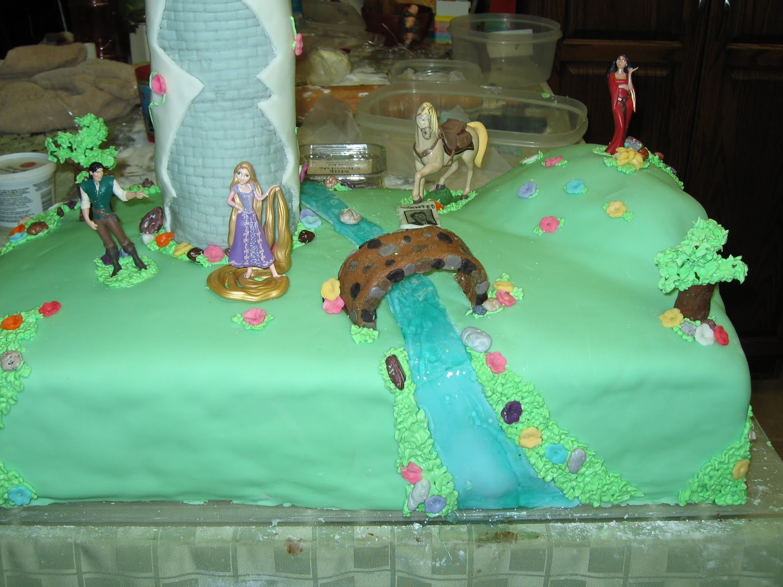 The Lennertz Six: "Tangled" tower Birthday cake