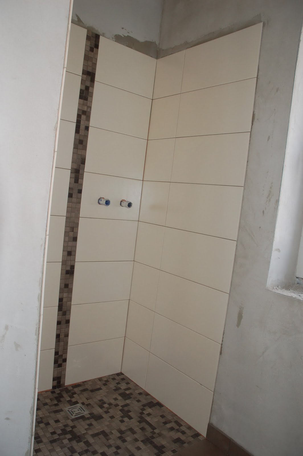 Hausbau Thiemorgen: Bad fertig gefliest
