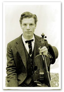 ConversationPiece(s): Fiddle music by Ian McCamy - in Paris!