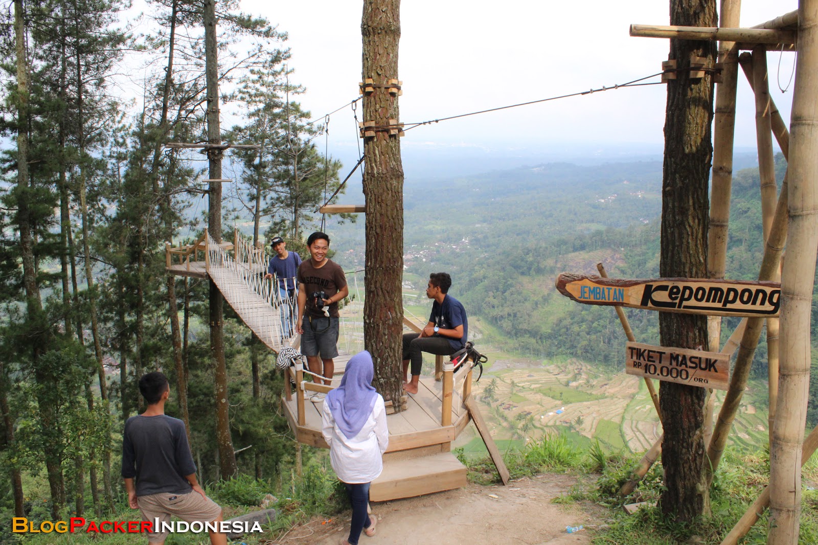 Menikmati Pesona Cemoro Sewu dan Gumuk Reco Sepakung - BlogPacker Indonesia