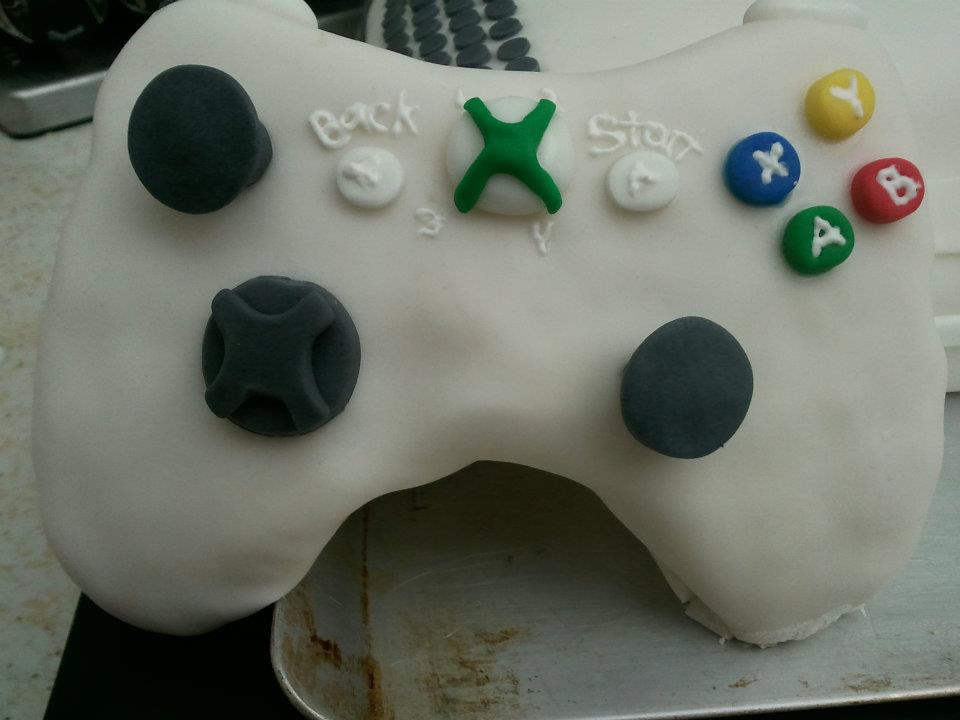 Queen of Sweets: Put Your Game Face on - Xbox Cake