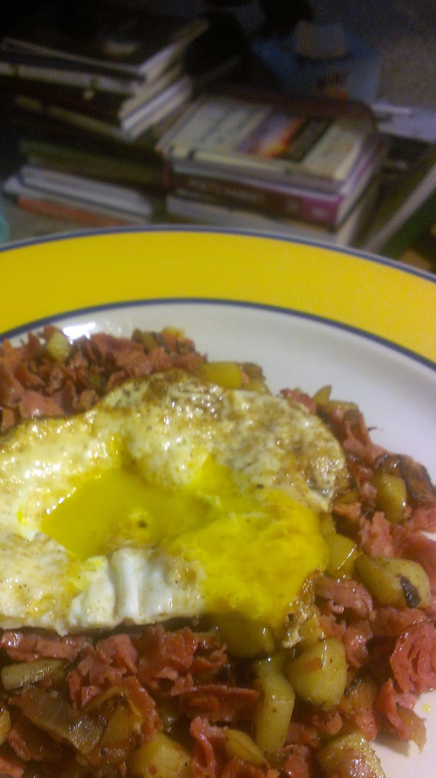 Food ~ Wine ~ Fun: Simple Breakfast- Corn Beef Hash & Eggs