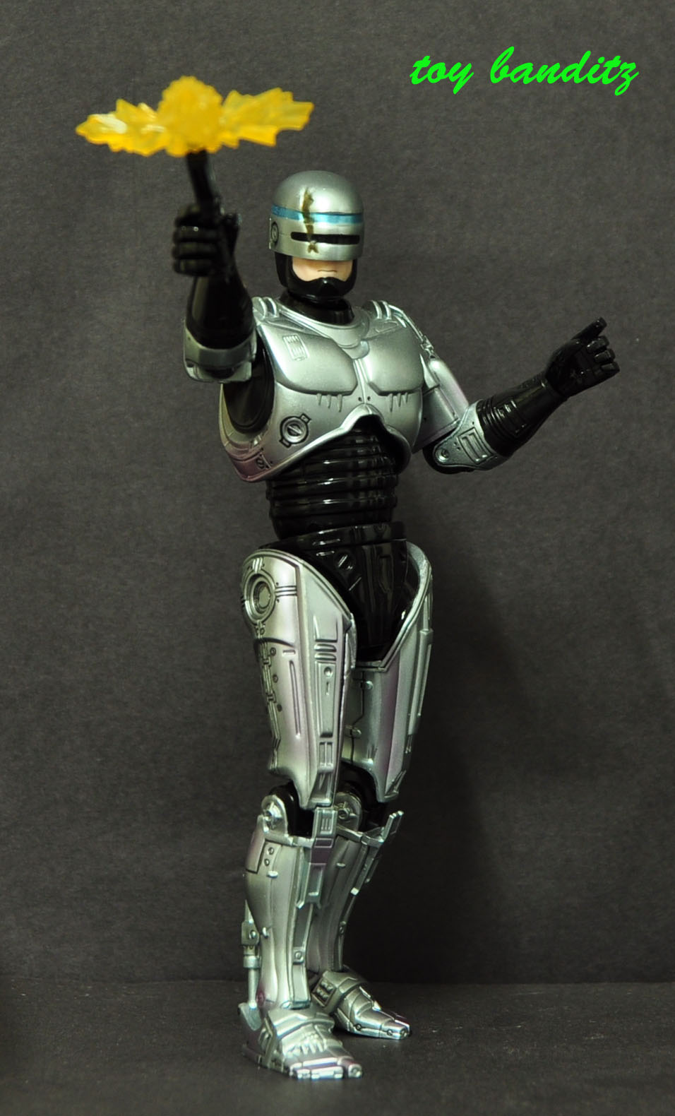 toy banditz: ROBOCOP BY FIGMA