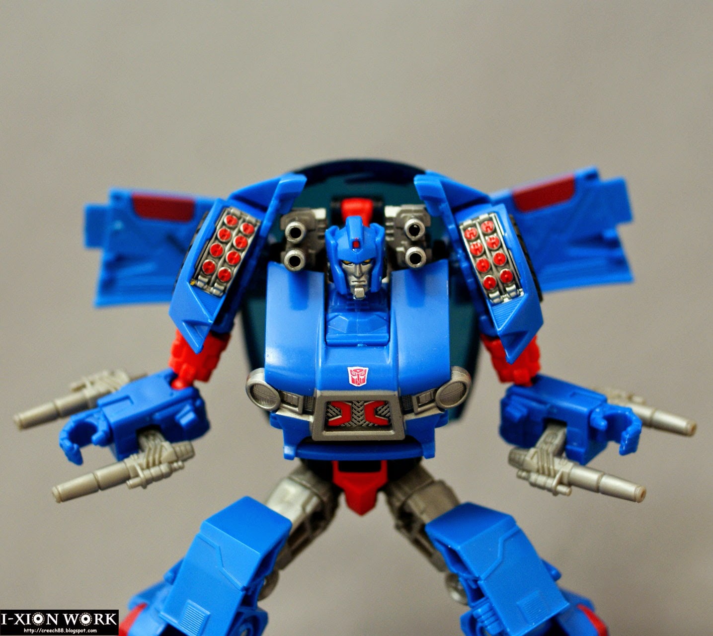 一眼看穿: Transformers Generations Thrilling 30 - Skids 剎車