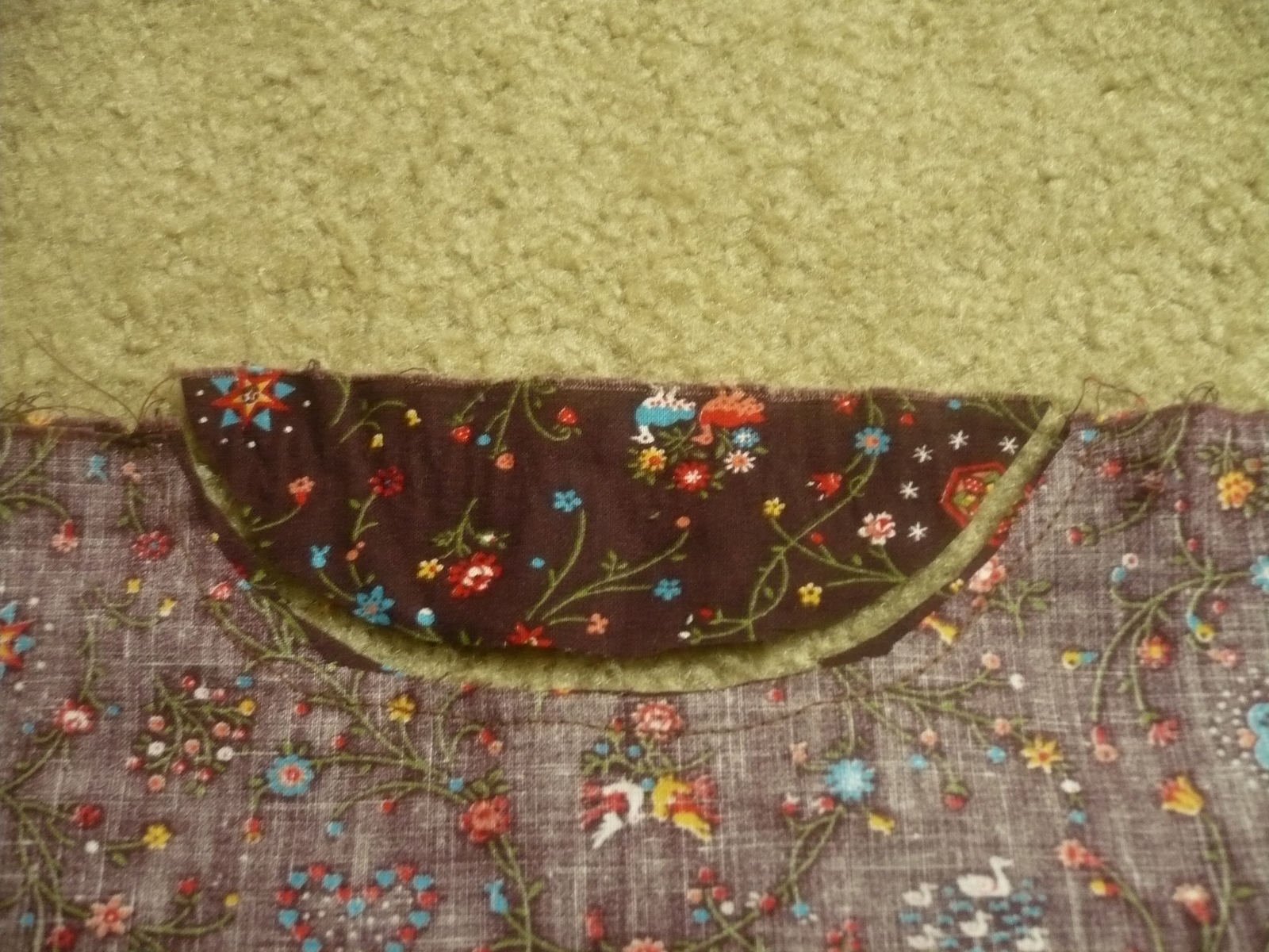 Cut out the extra part from the binding fabric.