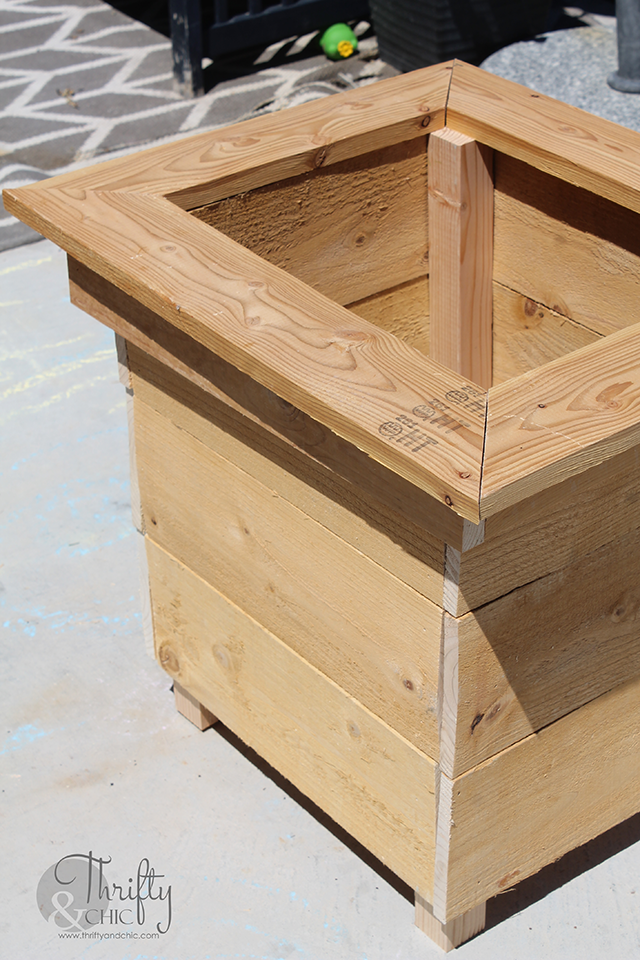 DIY Outdoor Planter Box Tutorial